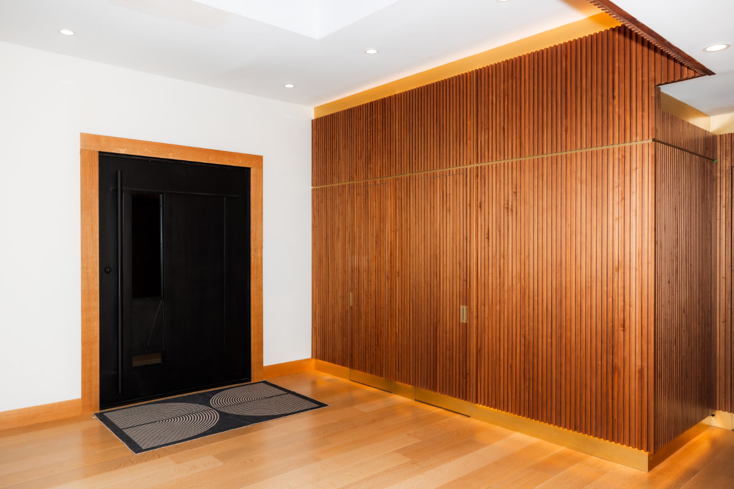 Custom Millwork Materials: Veneer vs. Solid Wood